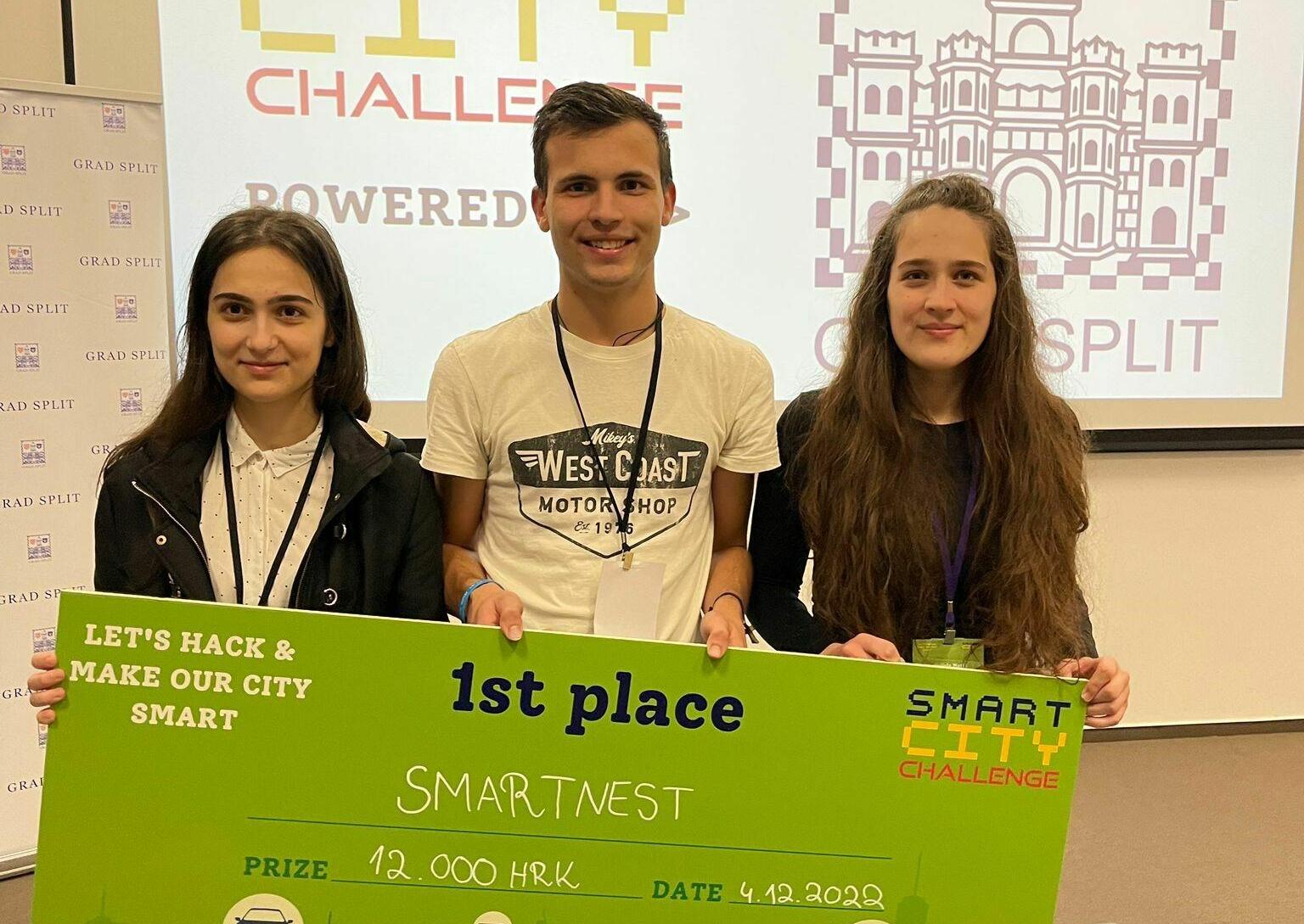 SmartNest - a youthful startup team working with tech and chickens