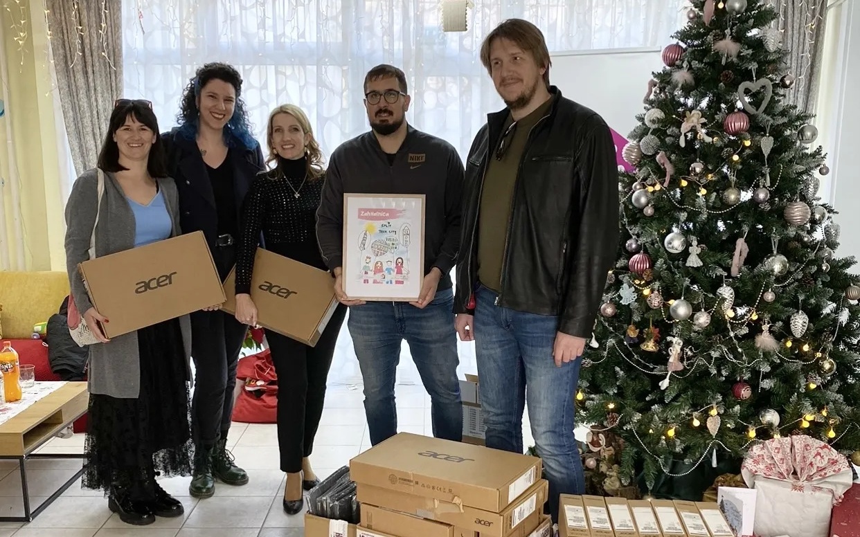 Split Tech Cup as the best ending to 2023: we donated 18 laptops to the ...